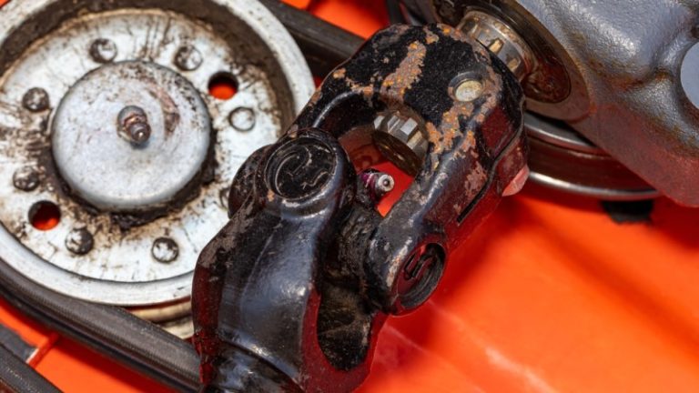 How to grease U joints and How it Works? | Rx Mechanic