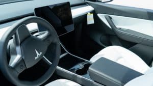 Tesla Screen Black While Driving: Causes & Fixes – Rx Mechanic