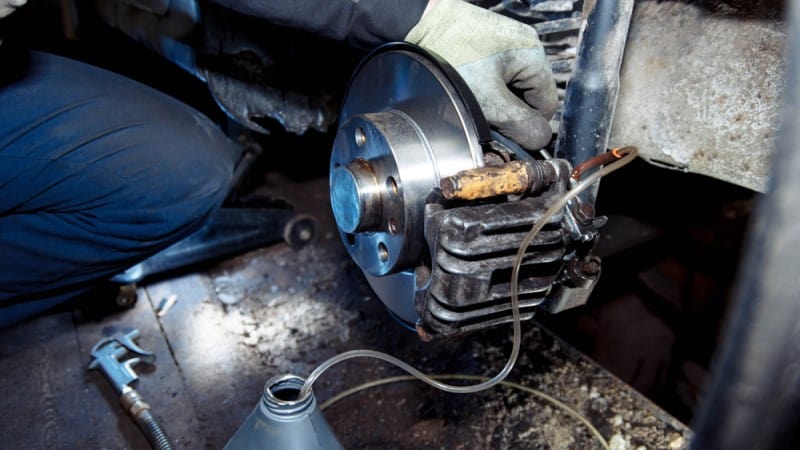 How to Flush Brake Fluid And Why It Is Necessary? | Rx Mechanic