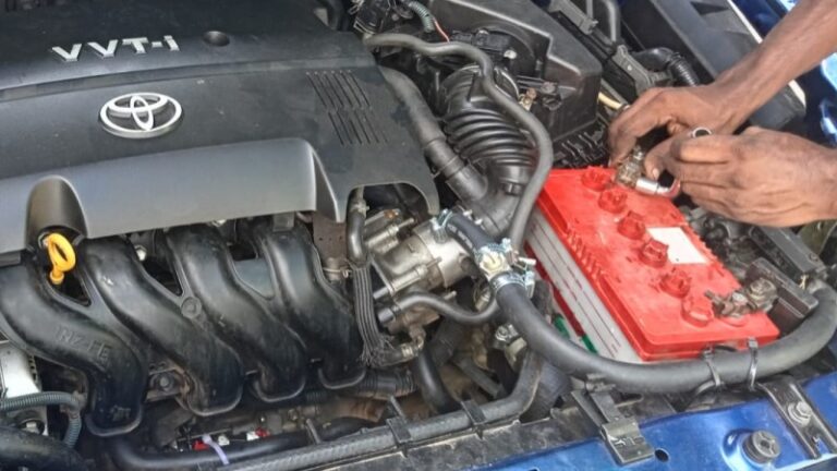 How to Avoid Sparks When Connecting Battery? | Rx Mechanic